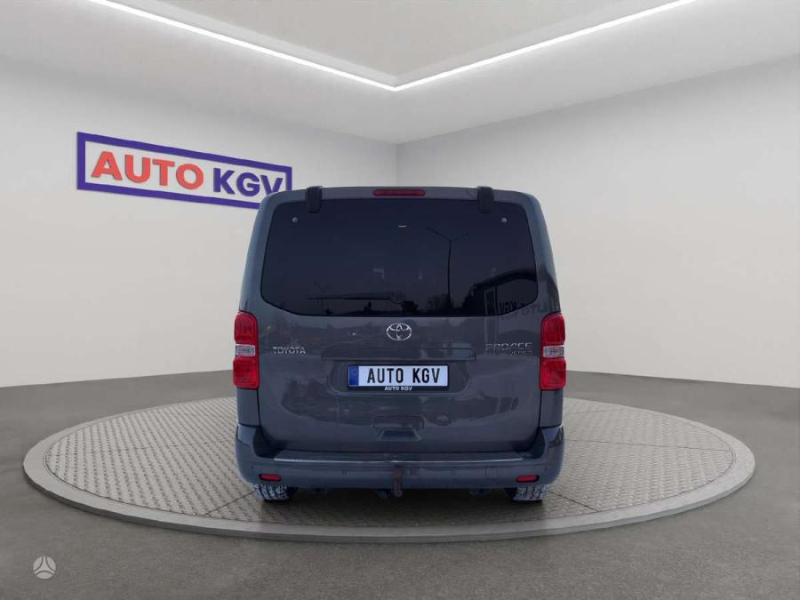 Pelēks Toyota proace-verso 2019 Kauņa, ar dzinēja tilpumu 2.00 L un nobraukumu 93 tūkst. km par 19999 €, foto 4 vietnē AUTOMOTO.COM.LV