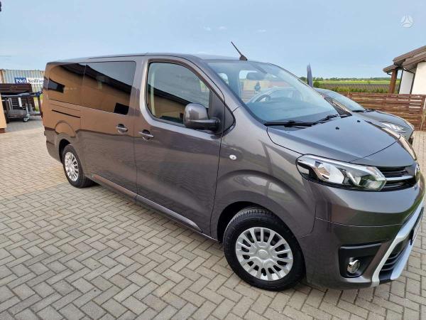 Pelēks Toyota proace-verso 2021 Mažeikiai, ar dzinēja tilpumu 2.00 L un nobraukumu 143 tūkst. km par 17350 €, foto 2 vietnē AUTOMOTO.COM.LV