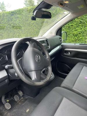 Grey Toyota proace-verso 2021 in Moletai, with an engine capacity of 2.00 L and mileage of 77 thousand km for 20500 €, photo 6 on AUTOMOTO.COM.LV