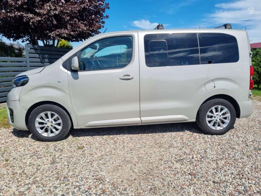 Grey Toyota proace-verso 2021 in Alytus, with an engine capacity of 1.50 L and mileage of 109 thousand km for 12900 €, photo 5 on AUTOMOTO.COM.LV