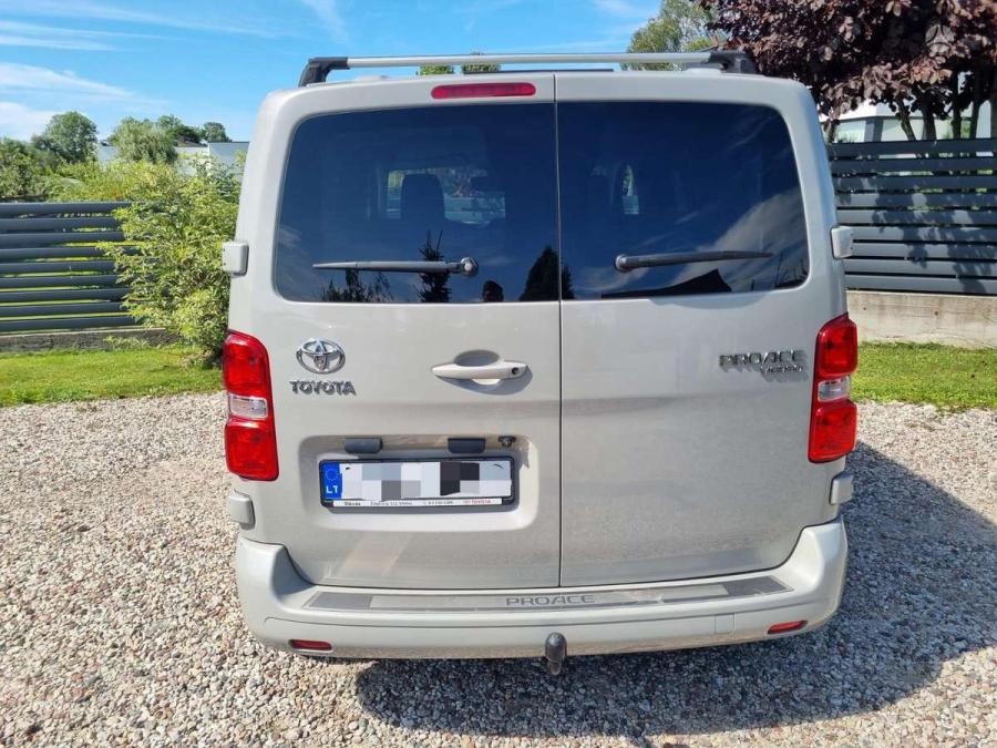 Grey Toyota proace-verso 2021 in Alytus, with an engine capacity of 1.50 L and mileage of 109 thousand km for 12900 €, photo 6 on AUTOMOTO.COM.LV