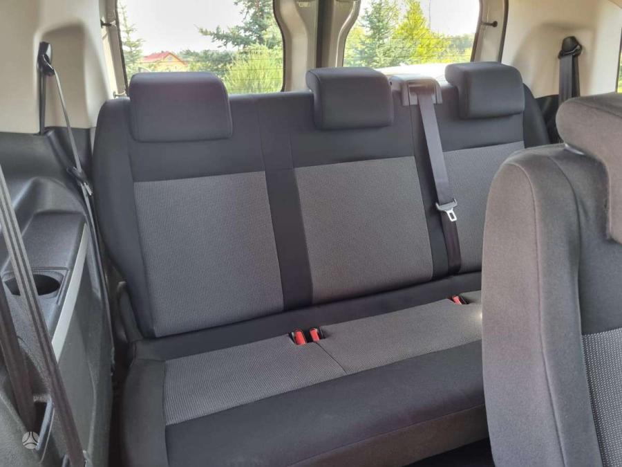 Grey Toyota proace-verso 2021 in Alytus, with an engine capacity of 1.50 L and mileage of 109 thousand km for 12900 €, photo 15 on AUTOMOTO.COM.LV