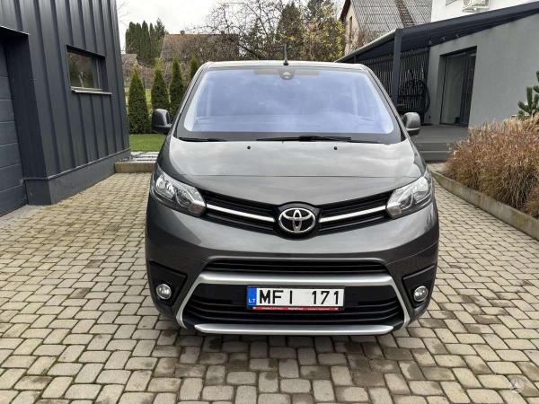 Grey Toyota proace-verso 2022 in Vilnius, with an engine capacity of 2.00 L and mileage of 118 thousand km for 26900 €, photo 2 on AUTOMOTO.COM.LV