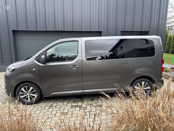 Grey Toyota proace-verso 2022 in Vilnius, with an engine capacity of 2.00 L and mileage of 118 thousand km for 26900 €, photo 4 on AUTOMOTO.COM.LV