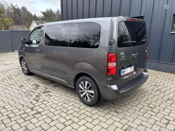 Grey Toyota proace-verso 2022 in Vilnius, with an engine capacity of 2.00 L and mileage of 118 thousand km for 26900 €, photo 5 on AUTOMOTO.COM.LV