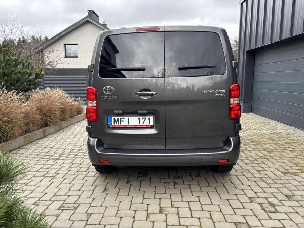 Grey Toyota proace-verso 2022 in Vilnius, with an engine capacity of 2.00 L and mileage of 118 thousand km for 26900 €, photo 6 on AUTOMOTO.COM.LV