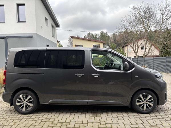 Grey Toyota proace-verso 2022 in Vilnius, with an engine capacity of 2.00 L and mileage of 118 thousand km for 26900 €, photo 8 on AUTOMOTO.COM.LV