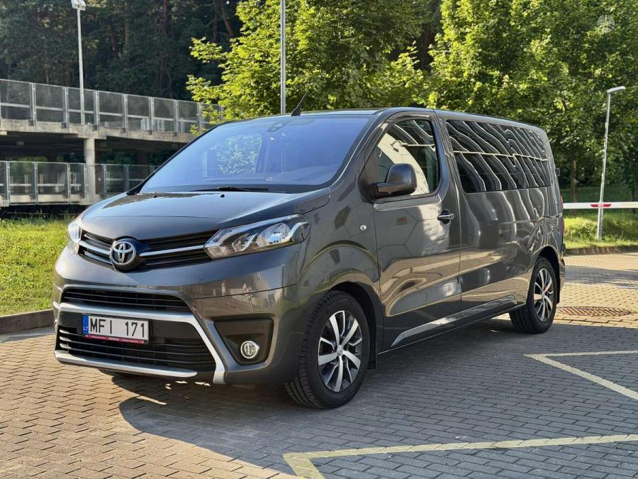 Grey Toyota proace-verso 2022 in Vilnius, with an engine capacity of 2.00 L and mileage of 122 thousand km for 27900 €, photo 1 on AUTOMOTO.COM.LV