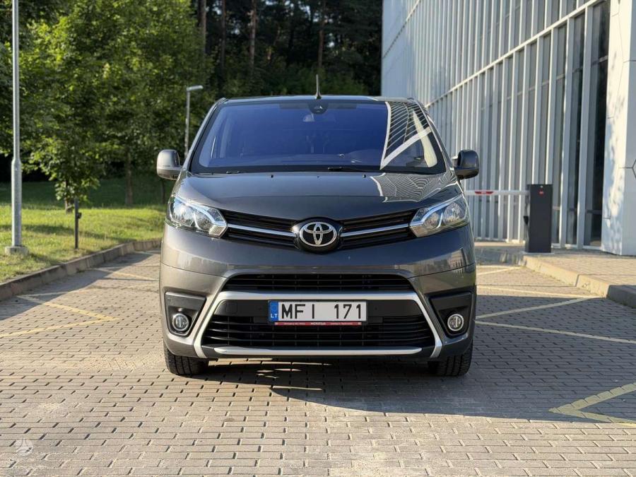 Grey Toyota proace-verso 2022 in Vilnius, with an engine capacity of 2.00 L and mileage of 122 thousand km for 27900 €, photo 3 on AUTOMOTO.COM.LV