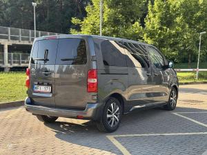 Grey Toyota proace-verso 2022 in Vilnius, with an engine capacity of 2.00 L and mileage of 122 thousand km for 27900 €, photo 5 on AUTOMOTO.COM.LV