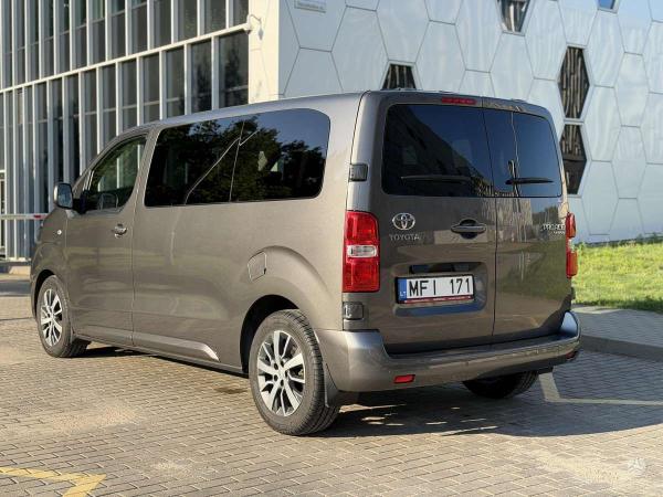 Grey Toyota proace-verso 2022 in Vilnius, with an engine capacity of 2.00 L and mileage of 122 thousand km for 27900 €, photo 7 on AUTOMOTO.COM.LV