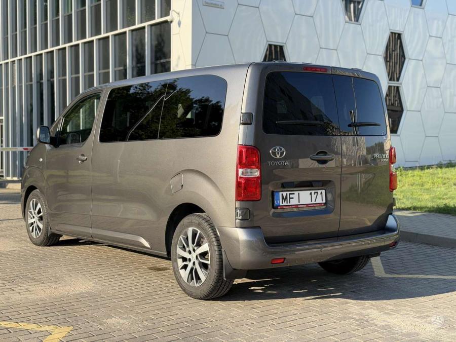 Grey Toyota proace-verso 2022 in Vilnius, with an engine capacity of 2.00 L and mileage of 122 thousand km for 27900 €, photo 7 on AUTOMOTO.COM.LV