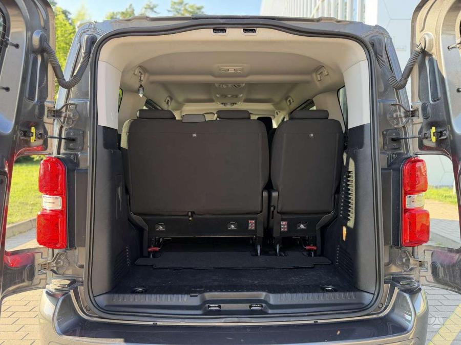 Grey Toyota proace-verso 2022 in Vilnius, with an engine capacity of 2.00 L and mileage of 122 thousand km for 27900 €, photo 10 on AUTOMOTO.COM.LV