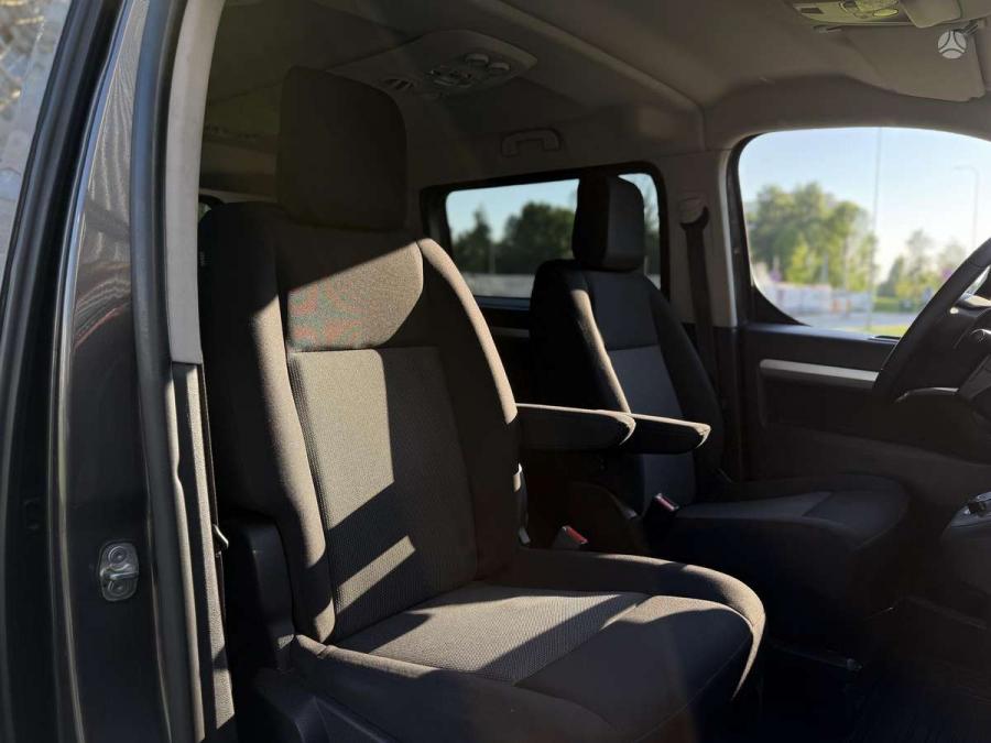 Grey Toyota proace-verso 2022 in Vilnius, with an engine capacity of 2.00 L and mileage of 122 thousand km for 27900 €, photo 14 on AUTOMOTO.COM.LV