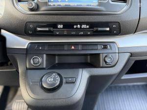 Grey Toyota proace-verso 2022 in Vilnius, with an engine capacity of 2.00 L and mileage of 122 thousand km for 27900 €, photo 24 on AUTOMOTO.COM.LV