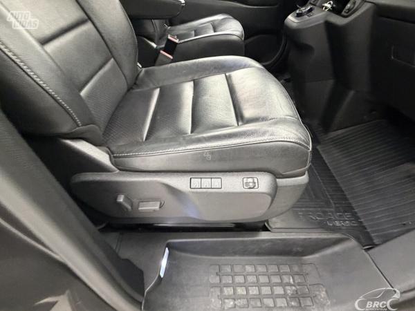 Grey Toyota proace-verso 2019 in Avizieniai, with an engine capacity of 2.00 L and mileage of 253 thousand km for 24500 €, photo 7 on AUTOMOTO.COM.LV