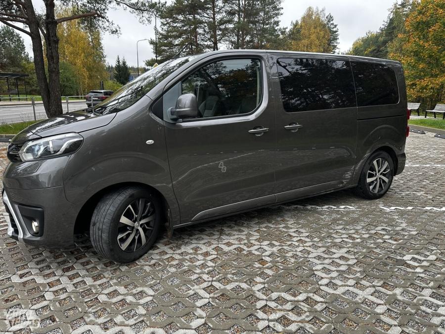 Grey Toyota proace-verso 2019 in Vilnius, with an engine capacity of 2.00 L and mileage of 260 thousand km for 20600 €, photo 8 on AUTOMOTO.COM.LV