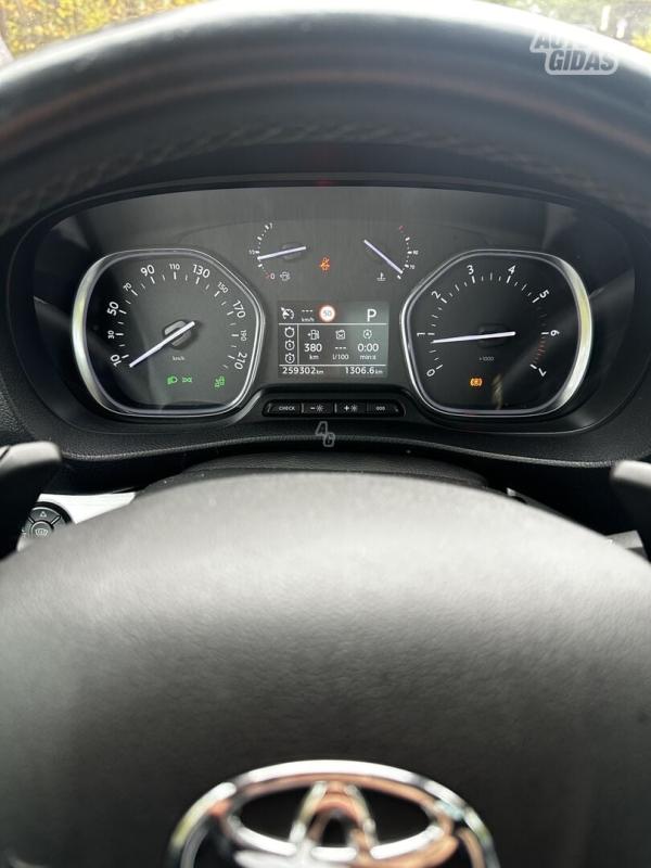 Grey Toyota proace-verso 2019 in Vilnius, with an engine capacity of 2.00 L and mileage of 260 thousand km for 20600 €, photo 11 on AUTOMOTO.COM.LV