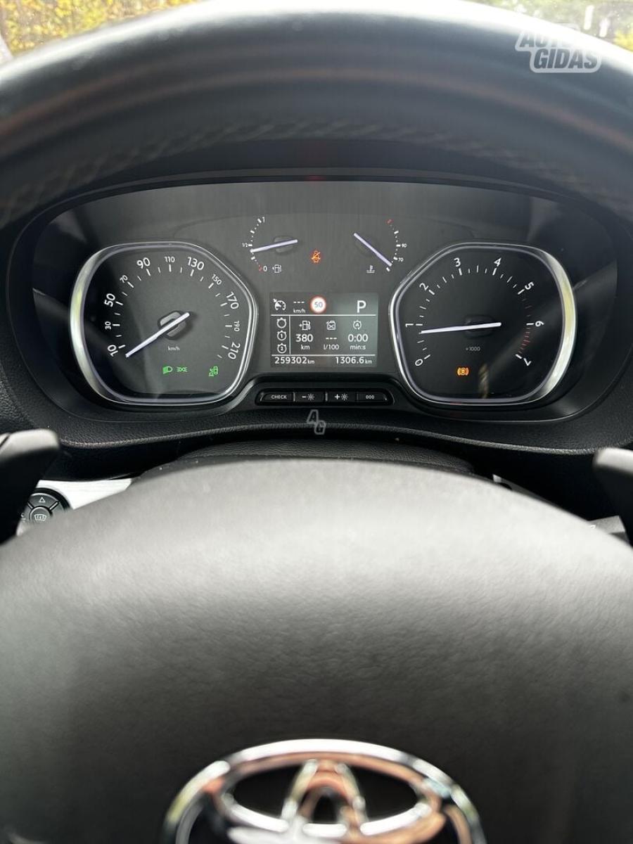 Grey Toyota proace-verso 2019 in Vilnius, with an engine capacity of 2.00 L and mileage of 260 thousand km for 20600 €, photo 11 on AUTOMOTO.COM.LV