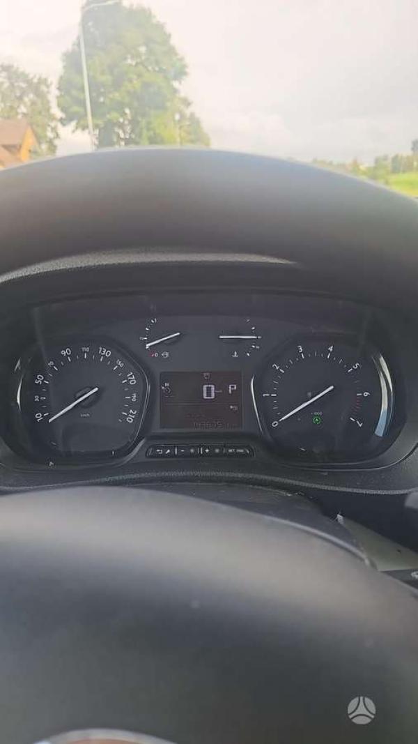 Grey Toyota proace-verso 2021 in Siauliai, with an engine capacity of 2.00 L and mileage of 144 thousand km for 20000 €, photo 6 on AUTOMOTO.COM.LV