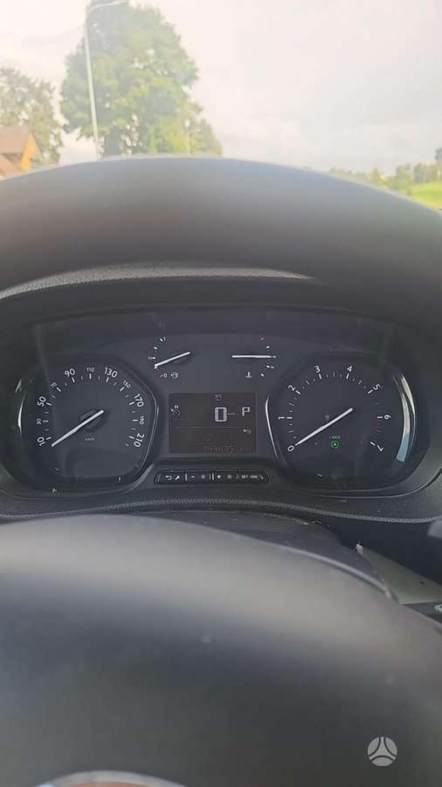Grey Toyota proace-verso 2021 in Siauliai, with an engine capacity of 2.00 L and mileage of 144 thousand km for 20000 €, photo 6 on AUTOMOTO.COM.LV