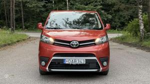 Красный Тойота Proace Verso 2017 в Вильнюс, объемом двигателя 2.00 л и пробегом 177 тыс. км за 13400 €, фото  на AUTOMOTO.COM.LV