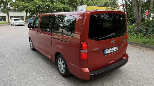 Red Toyota proace-verso 2017 in Vilnius, with an engine capacity of 2.00 L and mileage of 177 thousand km for 13400 €, photo 7 on AUTOMOTO.COM.LV