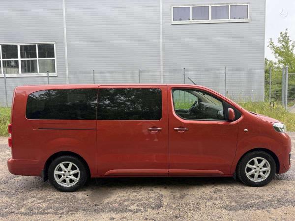 Sarkans Toyota proace-verso 2017 Viļņa, ar dzinēja tilpumu 2.00 L un nobraukumu 176 tūkst. km par 9900 €, foto 4 vietnē AUTOMOTO.COM.LV