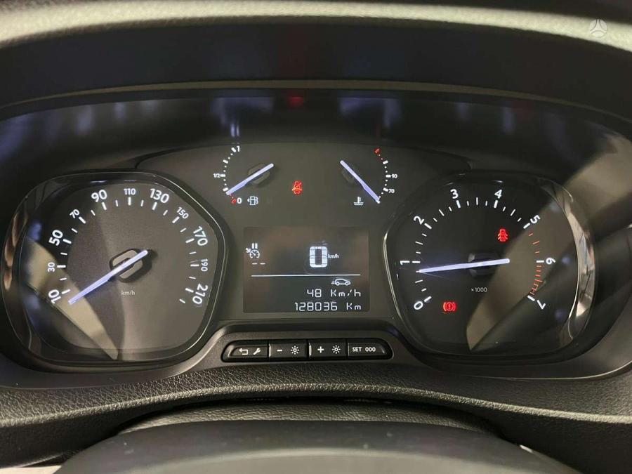 Белый Тойота Proace Verso 2017 в Паневежис, объемом двигателя 2.00 л и пробегом 128 тыс. км за 19990 €, фото 24 на AUTOMOTO.COM.LV
