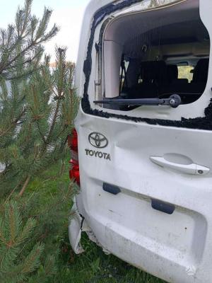 Balts Toyota proace-verso 2019 Viļņa, ar dzinēja tilpumu 1.50 L un nobraukumu 48 tūkst. km par 12100 €, foto 6 vietnē AUTOMOTO.COM.LV