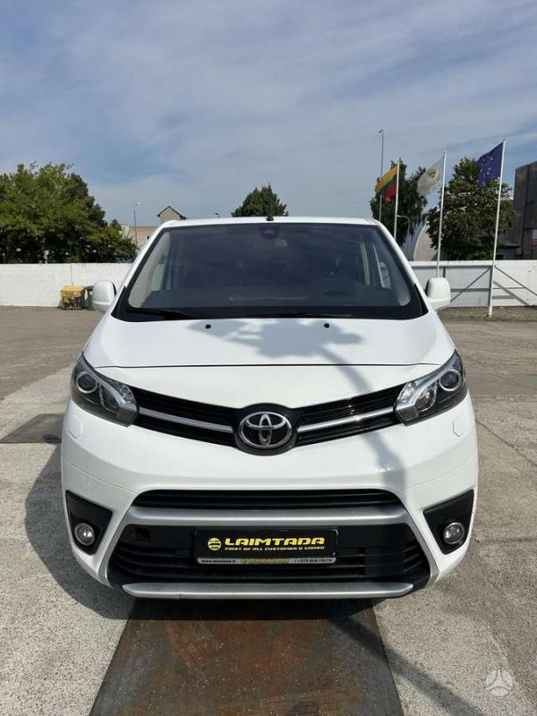Balts Toyota proace-verso 2019 Telšiai, ar dzinēja tilpumu 1.50 L un nobraukumu 214 tūkst. km par 12900 €, foto 2 vietnē AUTOMOTO.COM.LV