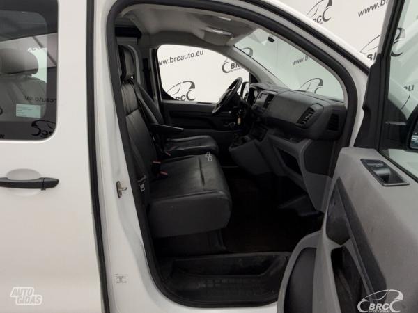 White Toyota Proace 2017 in Avizieniai, with an engine capacity of 2.00 L and mileage of 118 thousand km for 10500 €, photo 4 on AUTOMOTO.COM.LV