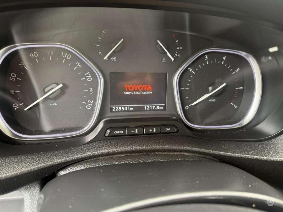 White Toyota Proace 2017 in Kaunas, with an engine capacity of 1.60 L and mileage of 228 thousand km for 5450 €, photo 6 on AUTOMOTO.COM.LV