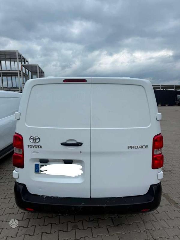 Balts Toyota Proace 2017 Kauņa, ar dzinēja tilpumu 1.60 L un nobraukumu 228 tūkst. km par 5450 €, foto 10 vietnē AUTOMOTO.COM.LV