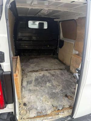 White Toyota Proace 2017 in Kaunas, with an engine capacity of 1.60 L and mileage of 228 thousand km for 5450 €, photo 16 on AUTOMOTO.COM.LV