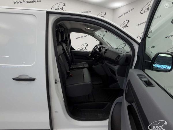 White Toyota Proace 2018 in Vilnius, with an engine capacity of 1.56 L and mileage of 160 thousand km for 8600 €, photo 5 on AUTOMOTO.COM.LV