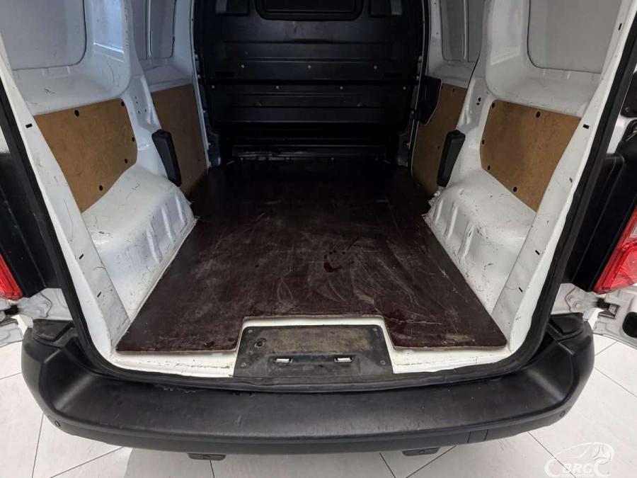 White Toyota Proace 2018 in Vilnius, with an engine capacity of 1.56 L and mileage of 160 thousand km for 8600 €, photo 16 on AUTOMOTO.COM.LV