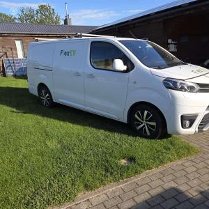 White Toyota Proace 2018 in Vilnius, with an engine capacity of 2.00 L and mileage of 296 thousand km for 7000 €, photo 3 on AUTOMOTO.COM.LV