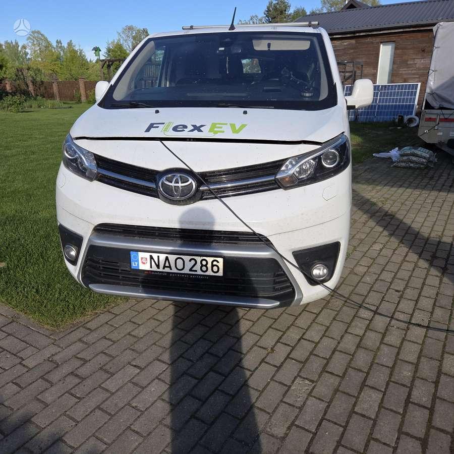 White Toyota Proace 2018 in Vilnius, with an engine capacity of 2.00 L and mileage of 296 thousand km for 7000 €, photo 7 on AUTOMOTO.COM.LV