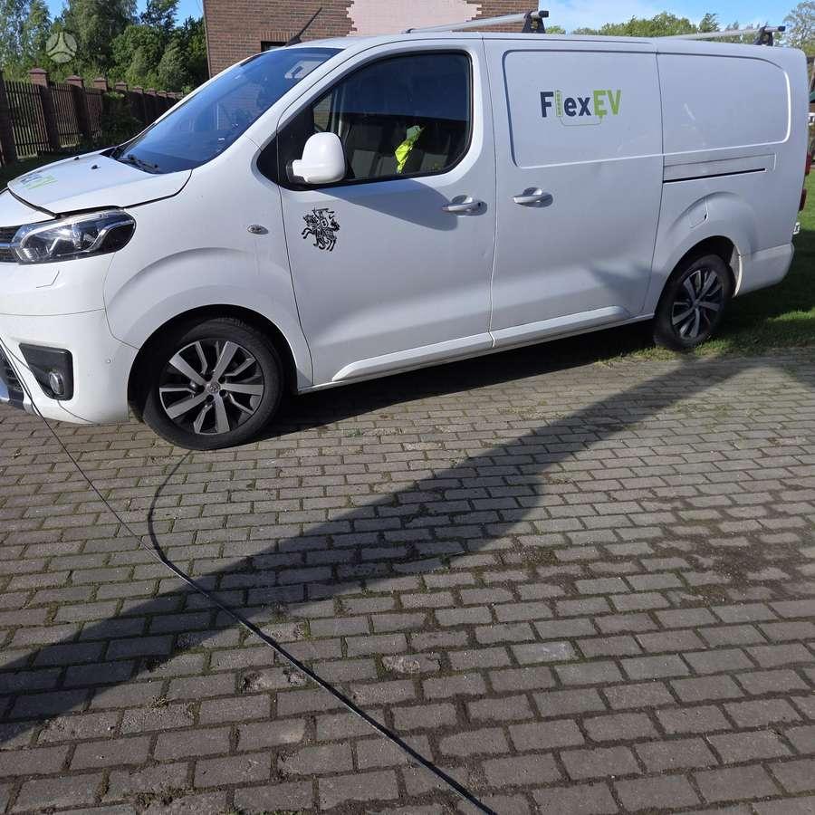 White Toyota Proace 2018 in Vilnius, with an engine capacity of 2.00 L and mileage of 296 thousand km for 7000 €, photo 10 on AUTOMOTO.COM.LV