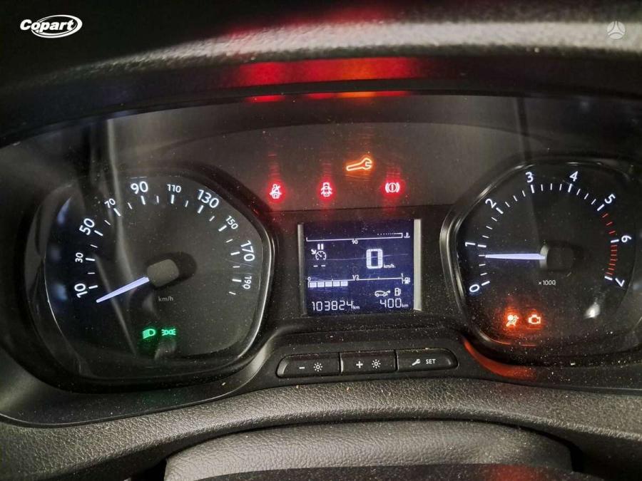White Toyota Proace 2019 in Utena, with an engine capacity of 2.00 L and mileage of 100 thousand km for 8591 €, photo 6 on AUTOMOTO.COM.LV