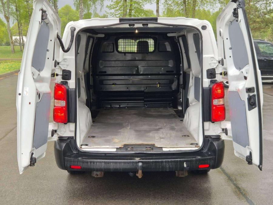 Balts Toyota Proace 2019 Tauragė, ar dzinēja tilpumu 2.00 L un nobraukumu 295 tūkst. km par 8500 €, foto 8 vietnē AUTOMOTO.COM.LV