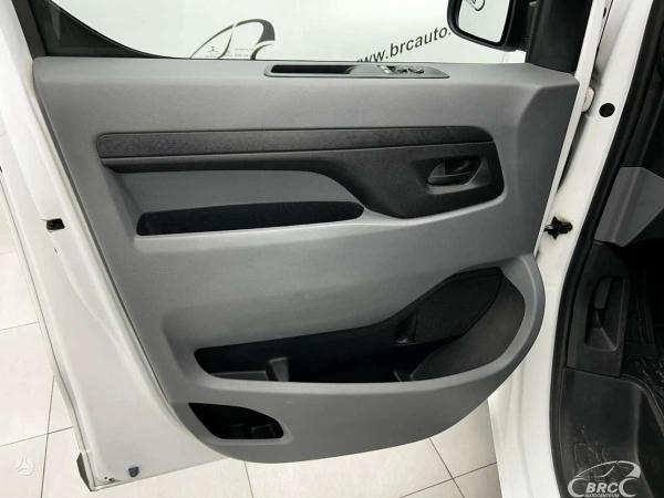 White Toyota Proace 2021 in Vilnius, with an engine capacity of 2.00 L and mileage of 113 thousand km for 11900 €, photo 9 on AUTOMOTO.COM.LV