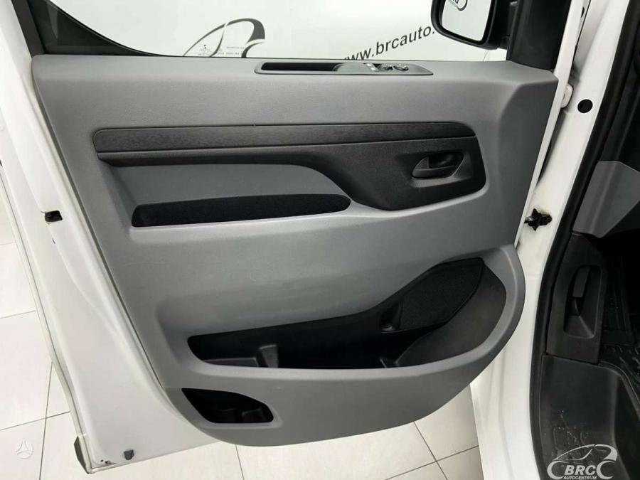 White Toyota Proace 2021 in Vilnius, with an engine capacity of 2.00 L and mileage of 113 thousand km for 11900 €, photo 9 on AUTOMOTO.COM.LV