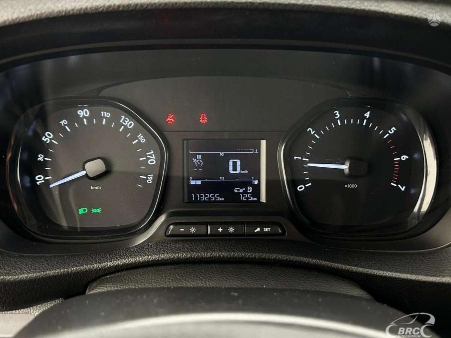 White Toyota Proace 2021 in Vilnius, with an engine capacity of 2.00 L and mileage of 113 thousand km for 11900 €, photo 11 on AUTOMOTO.COM.LV