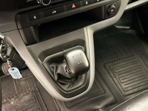 White Toyota Proace 2021 in Vilnius, with an engine capacity of 2.00 L and mileage of 113 thousand km for 11900 €, photo 16 on AUTOMOTO.COM.LV
