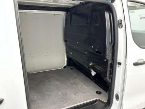 White Toyota Proace 2021 in Vilnius, with an engine capacity of 2.00 L and mileage of 113 thousand km for 11900 €, photo 19 on AUTOMOTO.COM.LV