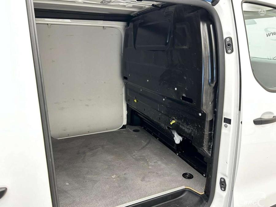 White Toyota Proace 2021 in Vilnius, with an engine capacity of 2.00 L and mileage of 113 thousand km for 11900 €, photo 19 on AUTOMOTO.COM.LV