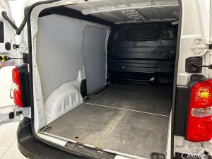 White Toyota Proace 2021 in Vilnius, with an engine capacity of 2.00 L and mileage of 113 thousand km for 11900 €, photo 20 on AUTOMOTO.COM.LV