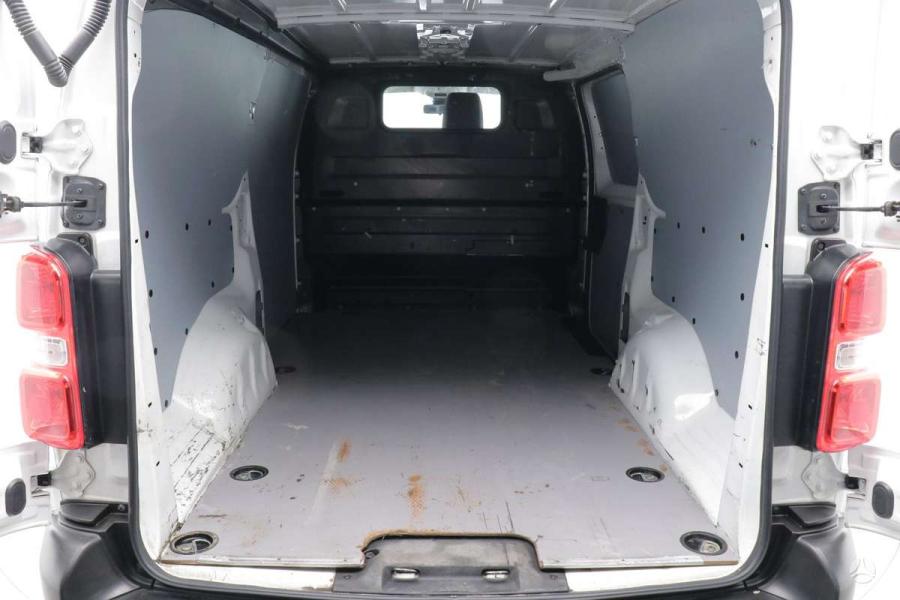White Toyota Proace 2022 in Vilnius, with an engine capacity of 2.00 L and mileage of 133 thousand km for 20500 €, photo 11 on AUTOMOTO.COM.LV